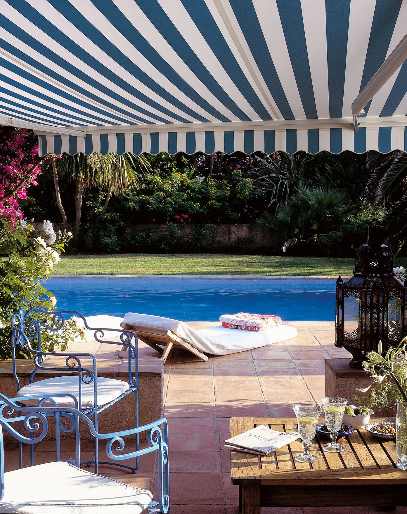 Store banne manuel et électrique plusieurs coloris | Côté Fenêtres